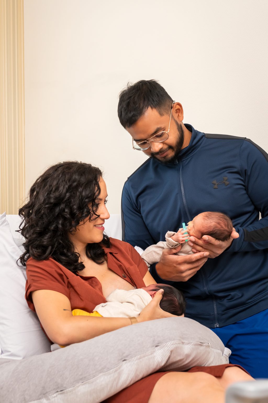 Borstvoeding geven aan een tweeling - Geboortezorg